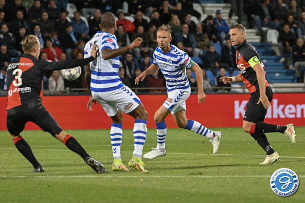 Almere City vertrekt voor het eerst met volle buit van De Vijverberg ...